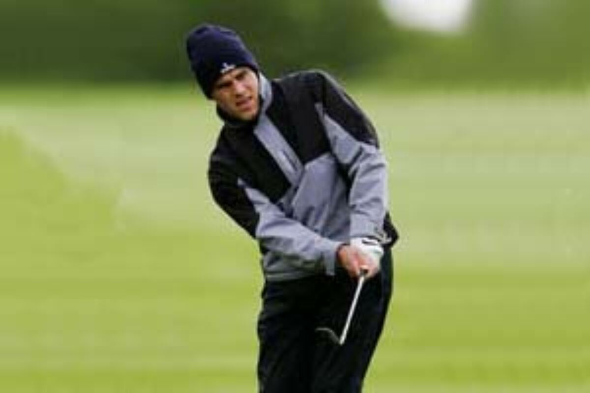 Rob Tames the Gales - Golf Clothing Journal
